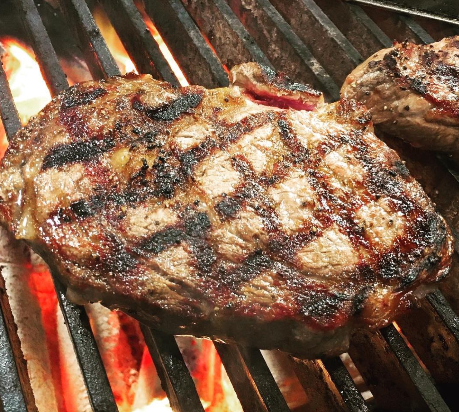 熱々の炭焼きガッツリステーキで毎日元気に！ | 炭焼ステーキ BEEFIMPACT